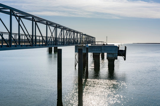 「Pantalan」の画像 - 165 件の Stock 写真、ベクターおよびビデオ | Adobe Stock