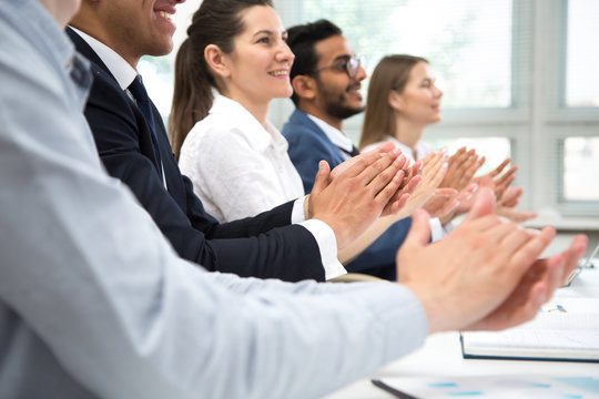 Applausi Immagini - Sfoglia 87,405 foto, vettoriali e video Stock ...