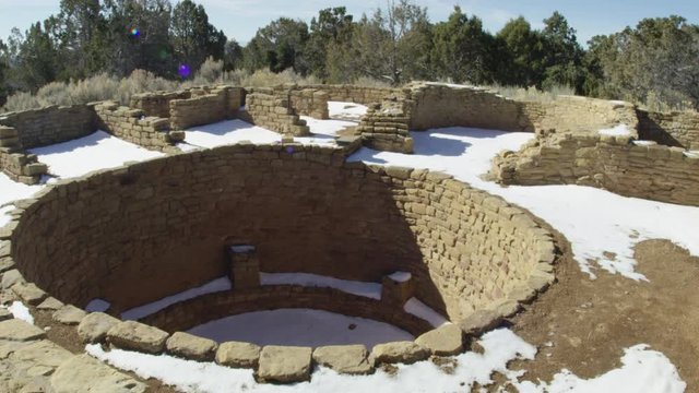 "Pit House" - Images et vidéos libres de droits | Adobe Stock