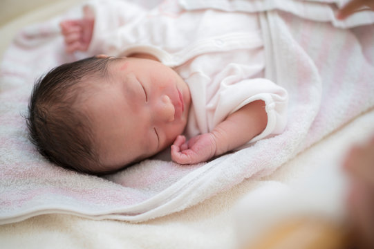 「新生児」の写真素材 | 13,332,584件の無料イラスト画像 | Adobe Stock