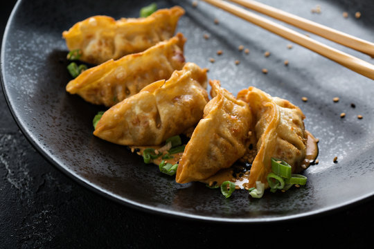 Gyoza-Bilder: Stock-Fotos & -Videos. | Adobe Stock