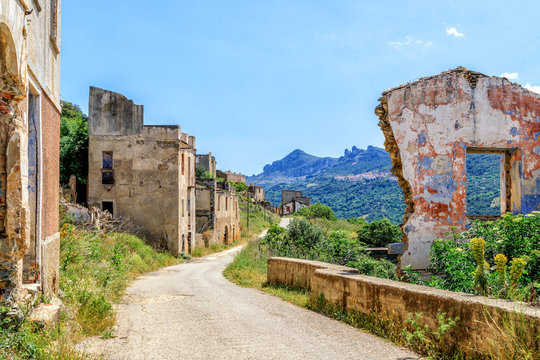 Gairo Bilder – Durchsuchen 327 Archivfotos, Vektorgrafiken und Videos ...