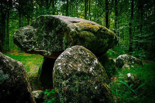 Megalith bilder – Bläddra bland 28,424 stockfoton, vektorer och videor ...