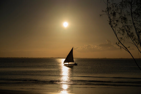 Segelbot Bilder – Durchsuchen 427 Archivfotos, Vektorgrafiken und ...