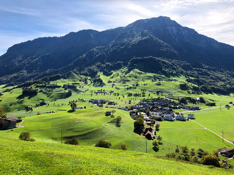 Ennetmoos bilder – Bläddra bland 66 stockfoton, vektorer och videor ...