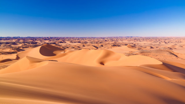 「Barkhan」の画像 - 4,150 件の Stock 写真、ベクターおよびビデオ | Adobe Stock