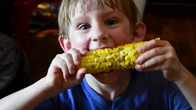 Eating Corn On The Cob Images – Browse 61,040 Stock Photos, Vectors ...