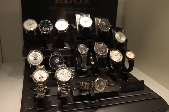 Watch Window Display Images – Browse 5,018 Stock Photos, Vectors, and ...