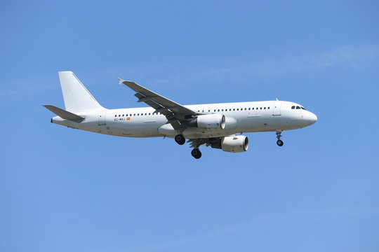 "Airbus A320" Bilder – Durchsuchen 13,383 Archivfotos, Vektorgrafiken ...
