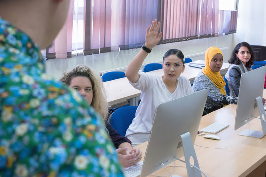 Afbeeldingen over "Computer Lab" – Blader in stockfoto's, vectoren en ...