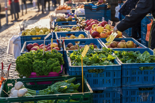Wochenmarkt-Bilder: Stock-Fotos & -Videos. | Adobe Stock