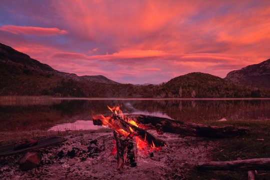 รูปภาพFogata – เลือกดูภาพถ่ายสต็อก เวกเตอร์ และวิดีโอ4,254 | Adobe Stock