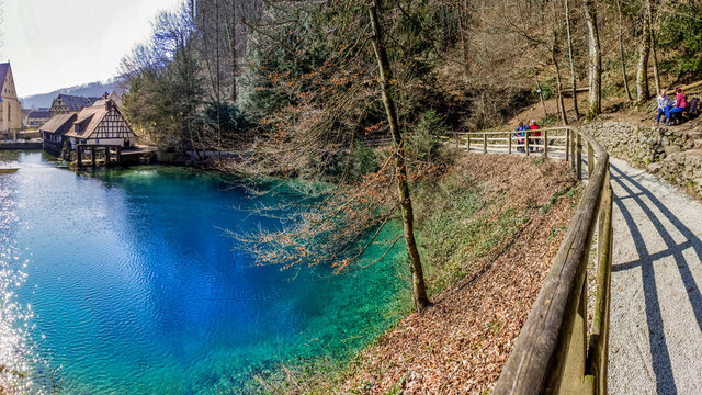 Wasserquelle bilder – Bläddra bland 826 stockfoton, vektorer och videor ...