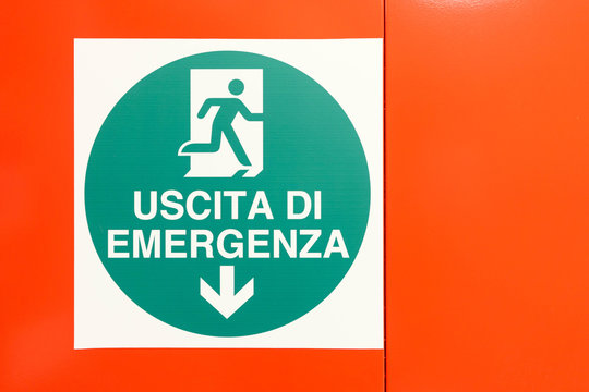 "Uscita Di Emergenza" Images – Browse 37 Stock Photos, Vectors, and ...