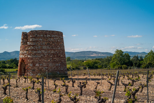 รูปภาพRivesaltes – เลือกดูภาพถ่ายสต็อก เวกเตอร์ และวิดีโอ401 | Adobe Stock