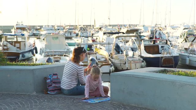 "Reading Map" Images – Browse 217 Stock Photos, Vectors, and Video ...