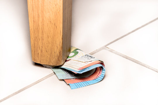 Geldverschwendung Images – Browse 345 Stock Photos, Vectors, and Video ...