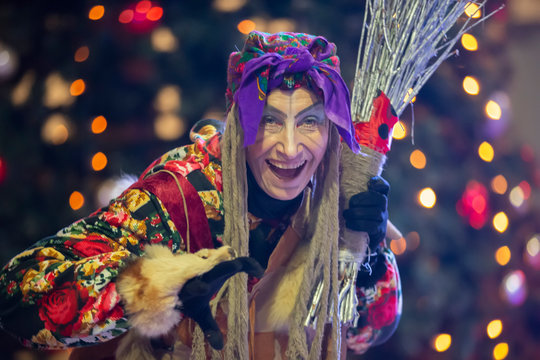 Baba-Yaga Bilder – Durchsuchen 1,342 Archivfotos, Vektorgrafiken und ...