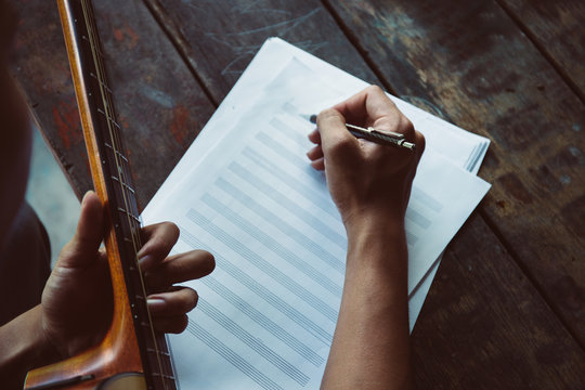 Songwriting bilder – Bläddra bland 13,889 stockfoton, vektorer och ...