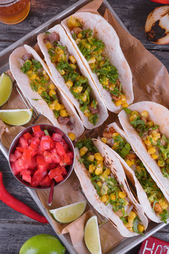 「Takos」の画像 - 113 件の Stock 写真、ベクターおよびビデオ | Adobe Stock