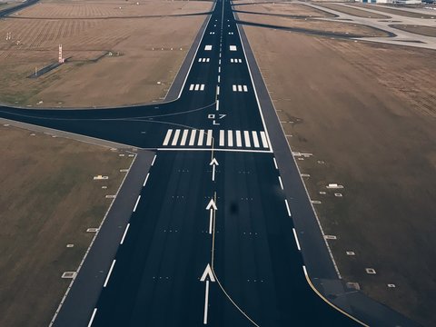 "Airport Runway" Images – Browse 199,281 Stock Photos, Vectors, and ...