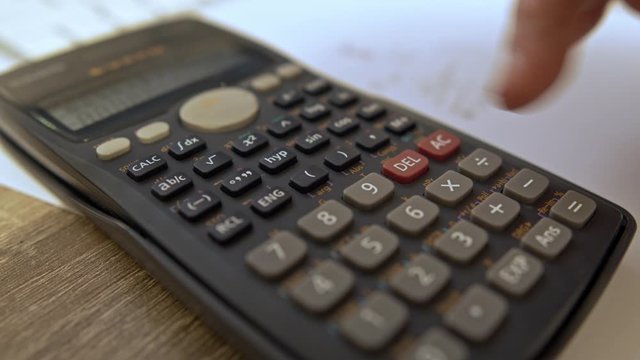 "Using Calculator" Imagens – Procure 182 fotos, vetores e vídeos ...