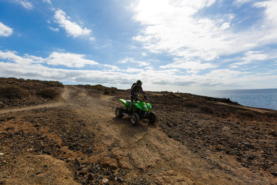 Atv bilder – Bläddra bland 19,819 stockfoton, vektorer och videor ...
