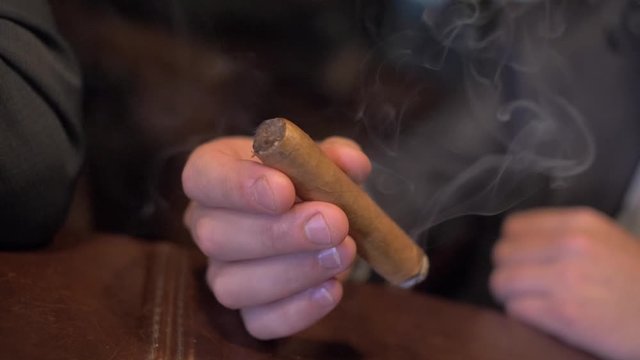 "Cigar Smoke" Bilder – Durchsuchen 1,494 Archivfotos, Vektorgrafiken ...