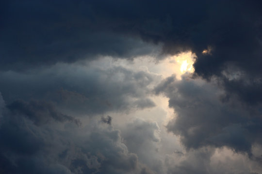 รูปภาพThundercloud – เลือกดูภาพถ่ายสต็อก เวกเตอร์ และวิดีโอ124,520 ...