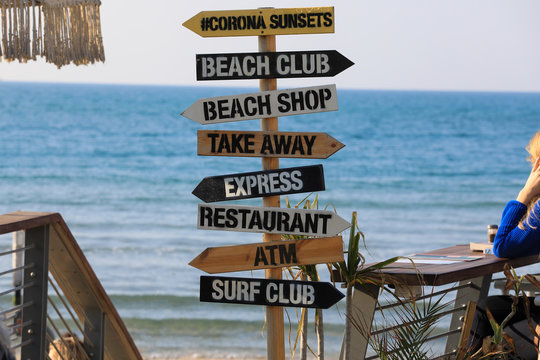Beach Directional Sign Images – Browse 11,511 Stock Photos, Vectors ...