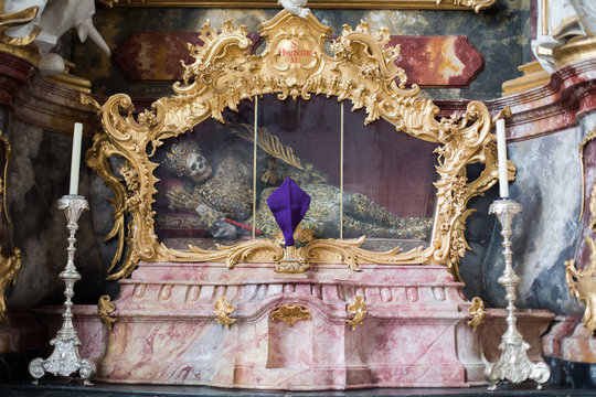 Ossuarium Bilder – Durchsuchen 5,035 Archivfotos, Vektorgrafiken und ...