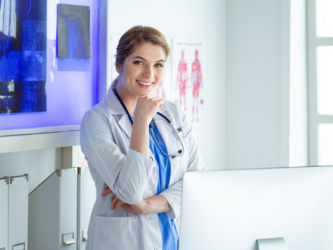 Clinician Images – Browse 2,962,730 Stock Photos, Vectors, and Video ...