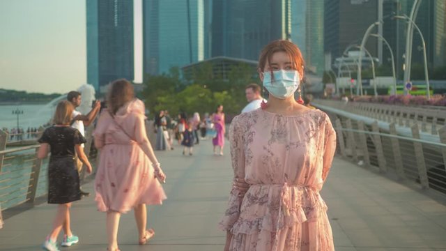 Imágenes de "Coughing Woman": descubre bancos de fotos, ilustraciones ...