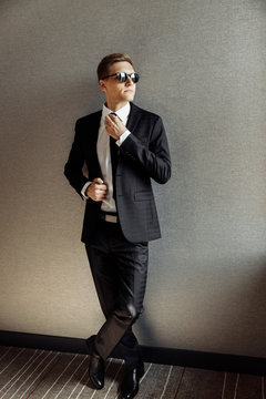 Man In Tuxedo Full Body Images – Browse 2,480 Stock Photos, Vectors ...