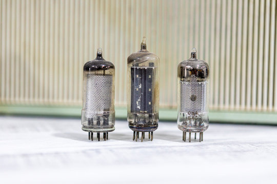 Imágenes de Transistors: descubre bancos de fotos, ilustraciones ...