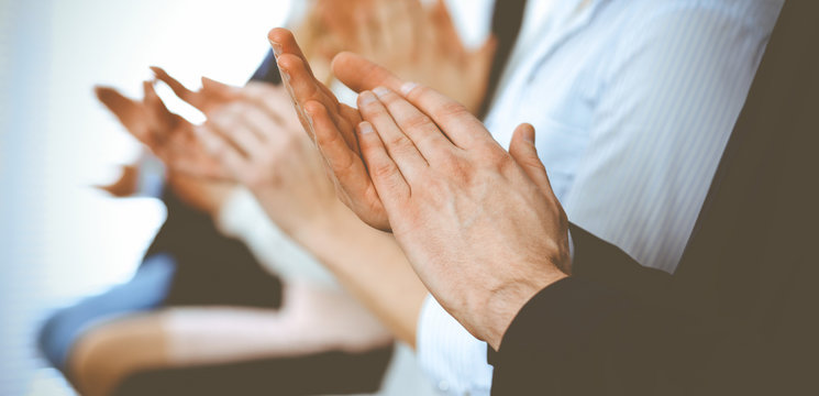 Applause Bilder – Durchsuchen 82,150 Archivfotos, Vektorgrafiken und ...