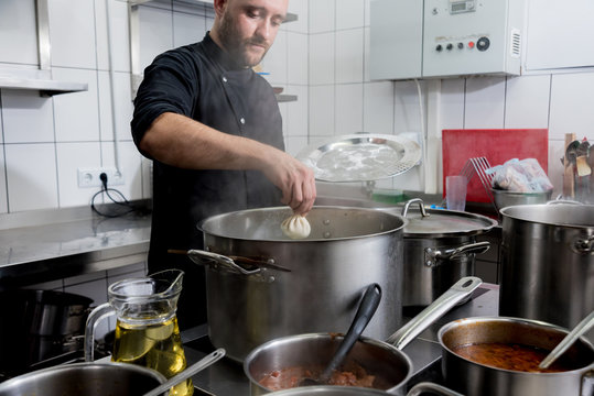 Coocking bilder – Bläddra bland 2,560 stockfoton, vektorer och videor ...