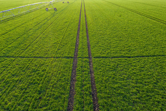 Center-Pivot Images – Browse 46 Stock Photos, Vectors, and Video ...