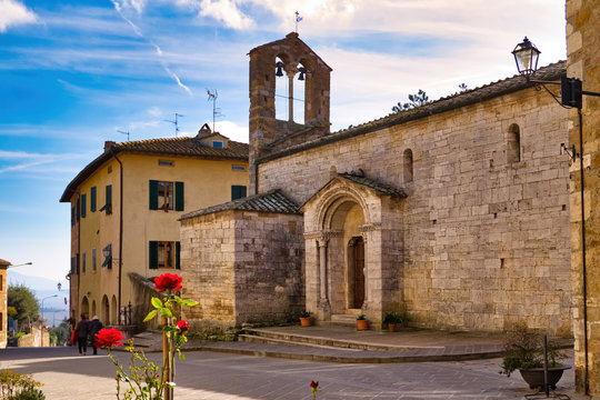 Kirchenfassade Bilder – Durchsuchen 669,389 Archivfotos, Vektorgrafiken ...