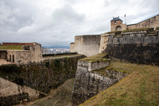 รูปภาพEmbrasure – เลือกดูภาพถ่ายสต็อก เวกเตอร์ และวิดีโอ8,149 | Adobe Stock