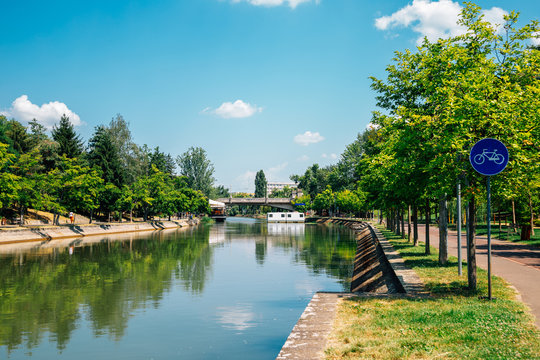 รูปภาพBega – เลือกดูภาพถ่ายสต็อก เวกเตอร์ และวิดีโอ1,002 | Adobe Stock