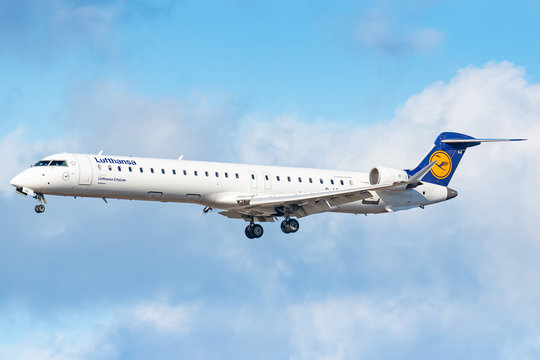 รูปภาพCrj-900 – เลือกดูภาพถ่ายสต็อก เวกเตอร์ และวิดีโอ172 | Adobe Stock