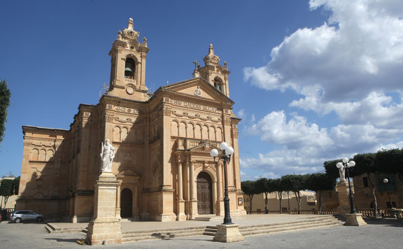 「Qala」の写真素材 | 1,080件の無料イラスト画像 | Adobe Stock