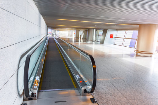 Travelator Imagens – Procure 1,000 fotos, vetores e vídeos | Adobe Stock