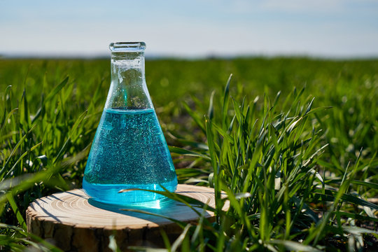 Agrochemistry bilder – Bläddra bland 976 stockfoton, vektorer och ...