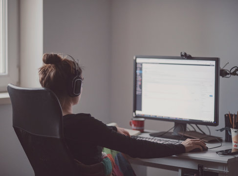 Teleworking Images – Browse 614,954 Stock Photos, Vectors, and Video ...