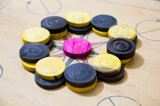 รูปภาพCarom – เลือกดูภาพถ่ายสต็อก เวกเตอร์ และวิดีโอ3,095 | Adobe Stock