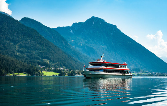 「Seekar」の写真素材 | 677件の無料イラスト画像 | Adobe Stock