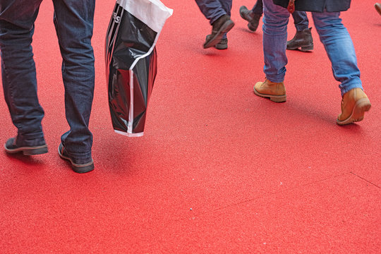 「Schreiten」の画像 - 1,002 件の Stock 写真、ベクターおよびビデオ | Adobe Stock