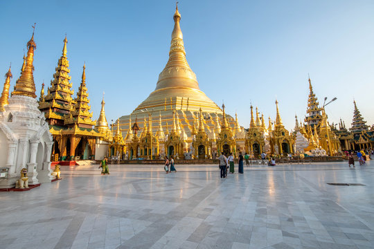 Pagode 이미지 – 찾아보기 16,442 스톡 사진, 벡터 및 비디오 | Adobe Stock